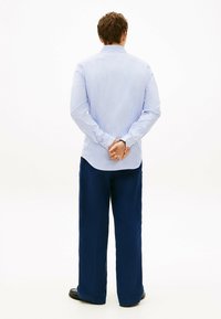 Tommy Hilfiger SMART CASUAL ITHACA STRIPE - Overhemd - blue bell ...