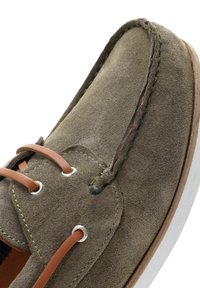 Derimod SUEDE BOAT SHOES - Chaussures bateau - khaki/kaki - ZALANDO.FR