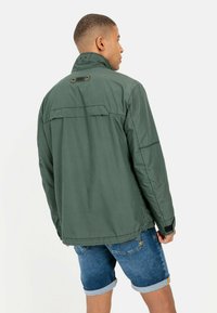 camel active Leichte Jacke - leaf green/dunkelgrün - Zalando.at