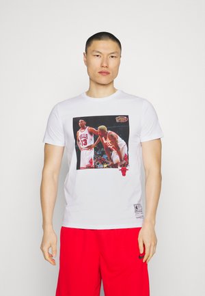 Upscale by Mister Tee ATTACK PLAYER - T-shirt con stampa - white/bianco ...