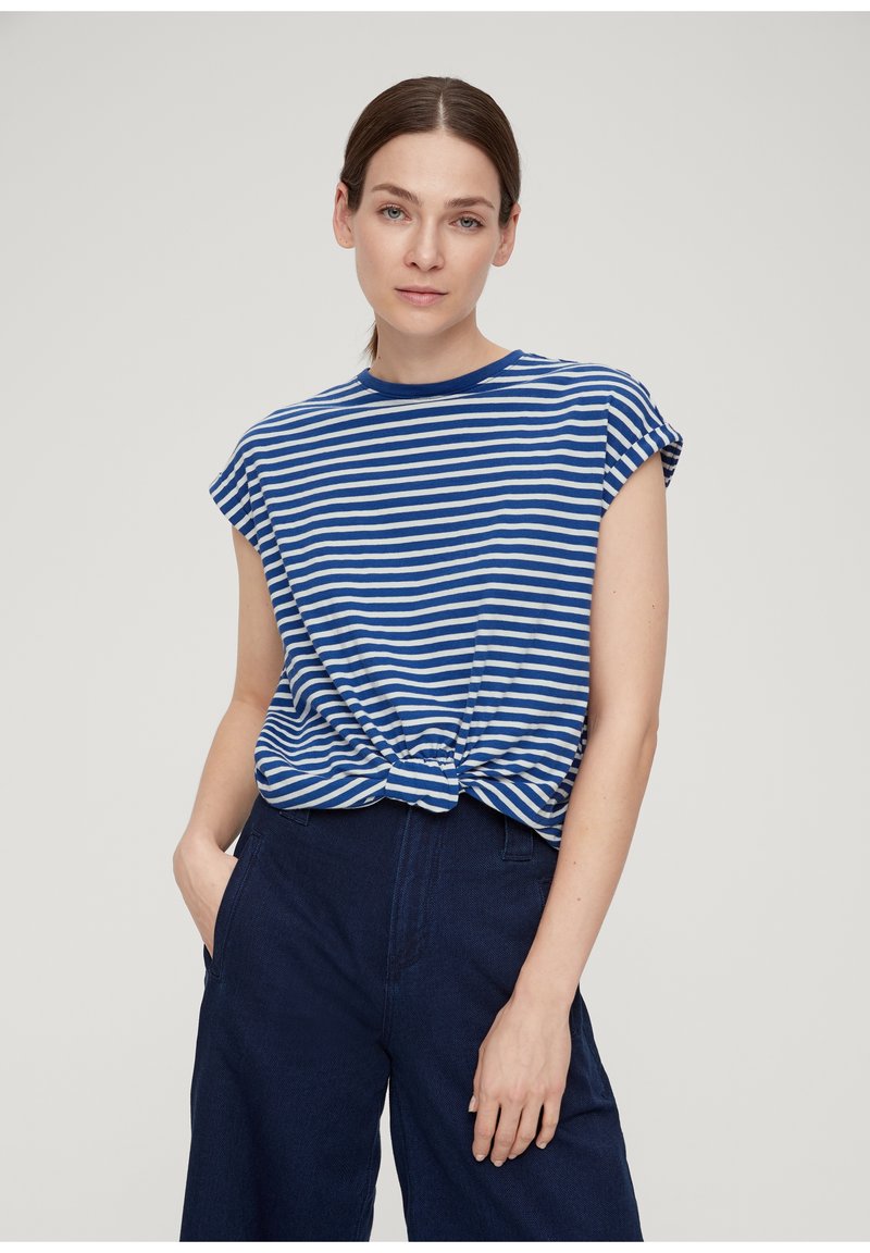 s.Oliver MIT KNOTENDETAIL - T-shirt imprimé - royalblau/bleu marine ... s.Oliver MIT KNOTENDETAIL - T-shirt imprimé - royalblau/bleu marine ...