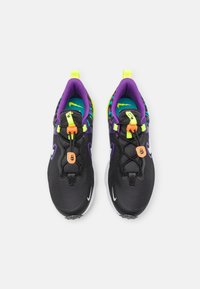 Nike Performance RUN FLOW SE UNISEX - Hardloopschoenen neutraal - black ...