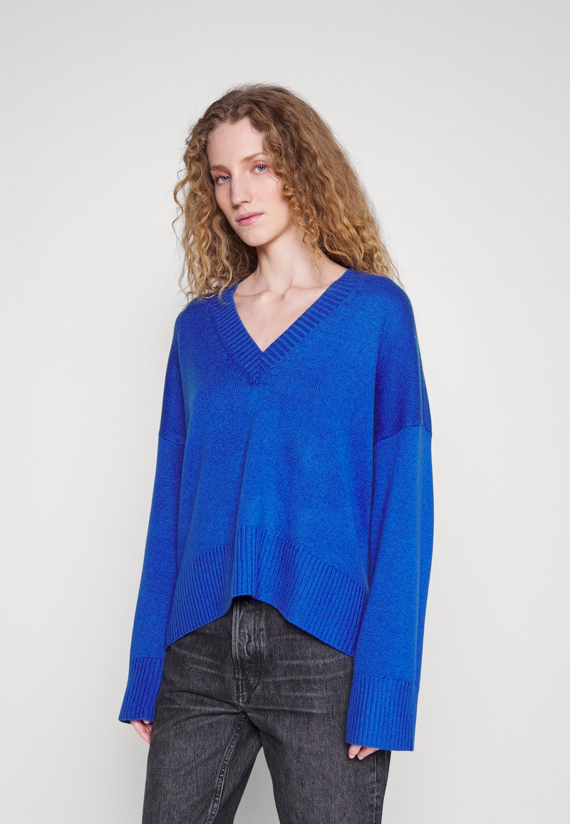 Davida Cashmere CHUNKY V NECK - Jersey de punto - ultra marine/azul ...