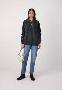 Guess HOOD MINI TRIANGLE - Sweatshirt - jet black/schwarz - Zalando.de