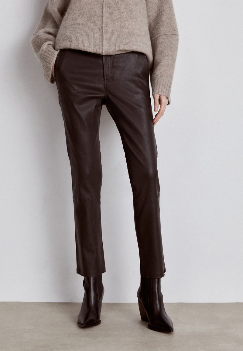 2nd Day LEYA - Leather trousers - licorice/brown - Zalando.co.uk