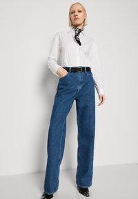 Calvin Klein Jeans HIGH RISE RELAXED - Jeans Relaxed Fit - denim medium ...