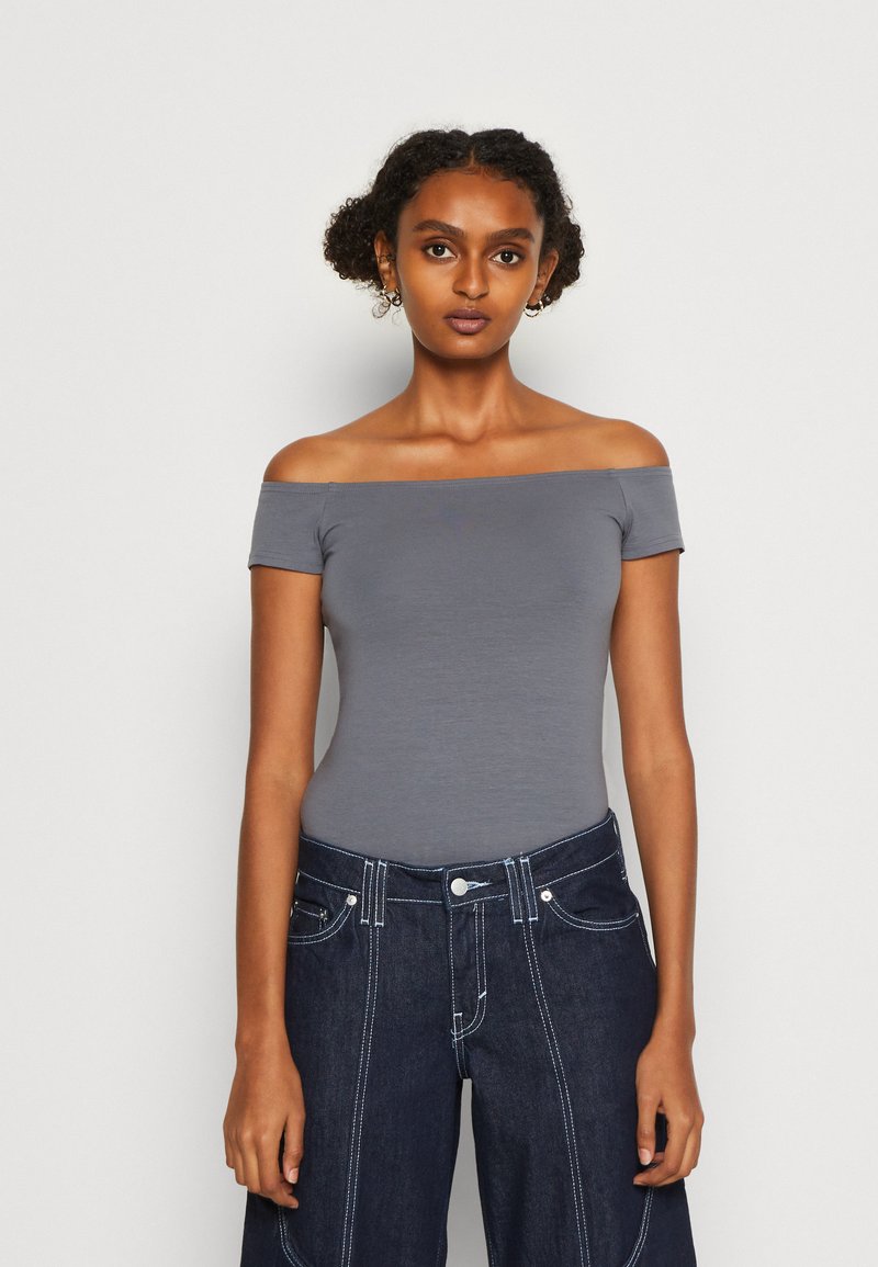 Weekday OFF SHOULDER - T-shirts print - steel grey/grå - Zalando.dk