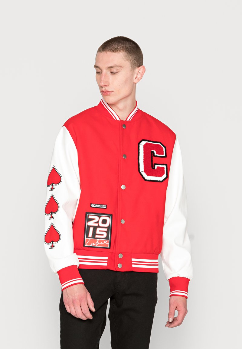 The Couture Club SPADE APPLIQUE RED VARSITY JACKET - Chaquetas bomber ...