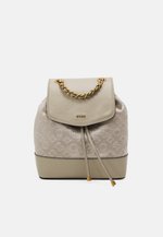 Guess INIA FLAP BACKPACK - Rugzak - champagne/wit - Zalando.be