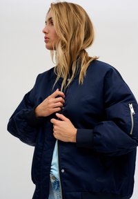 My Essential Wardrobe HELGA - Blouson Bomber - dark sapphire blue/bleu ...