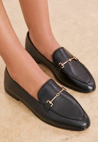 Lipsy REGULAR FIT - ALMOND TOE SNAFFLE WORKWEAR - Slipper - black ...