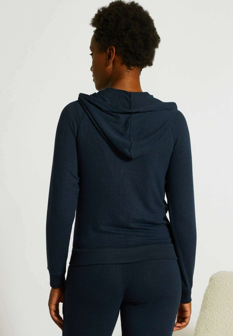 Monoprix ZIPPÉ À CAPUCHE TOUT DOUX - Haut de pyjama - marine/bleu ...