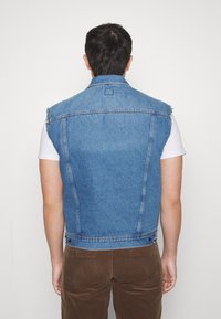 Lee RELAXED RIDER JACKET - Weste - light blue denim/light-blue denim ...