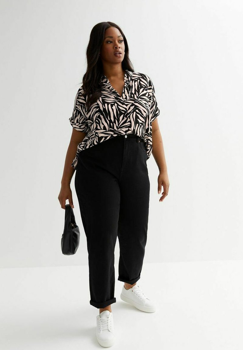 New Look Curves CURVES BLACK MARK MAKING SHORT SLEEVE - Hemdbluse ...