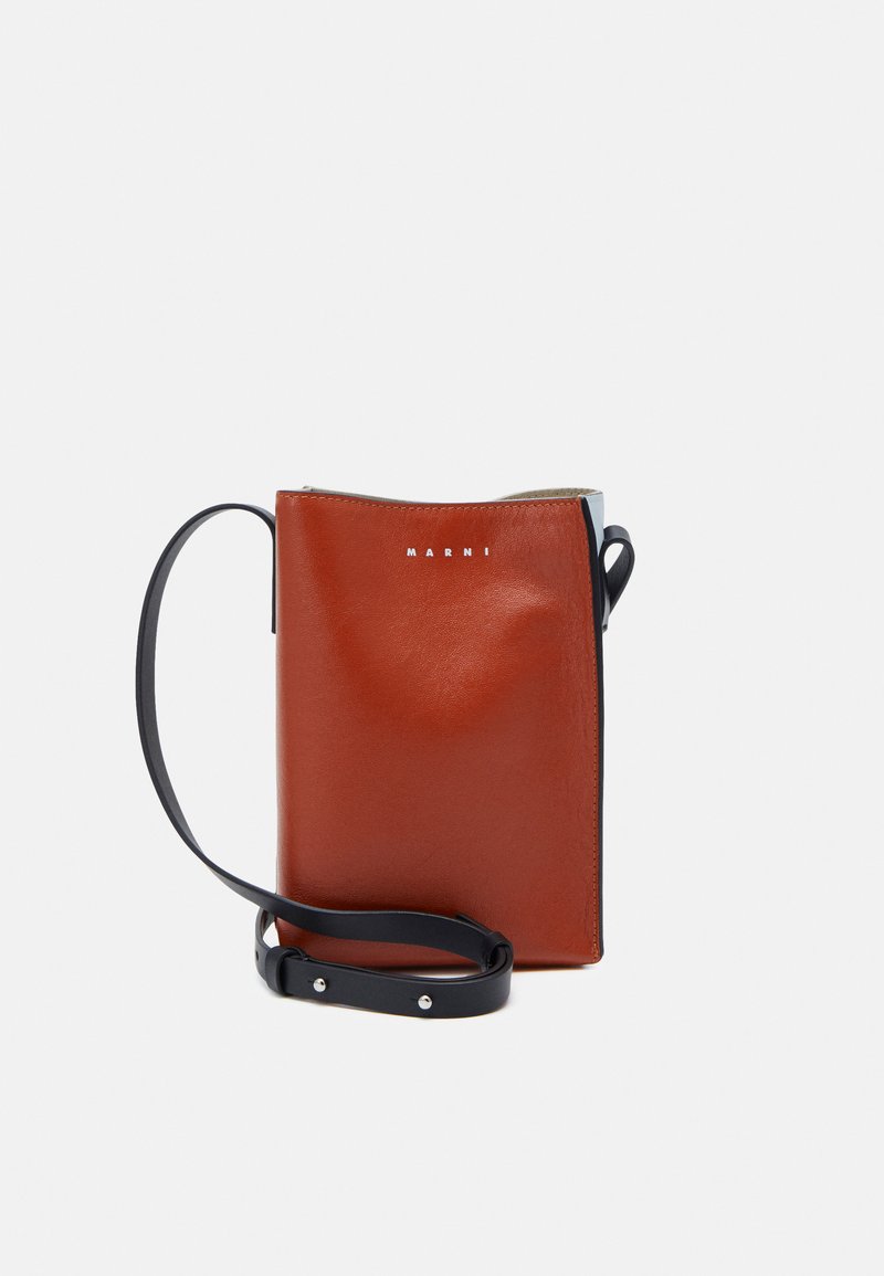 Marni MUSEO SOFT SHOULDER UNISEX - Across body bag - rust/cloud/black ...