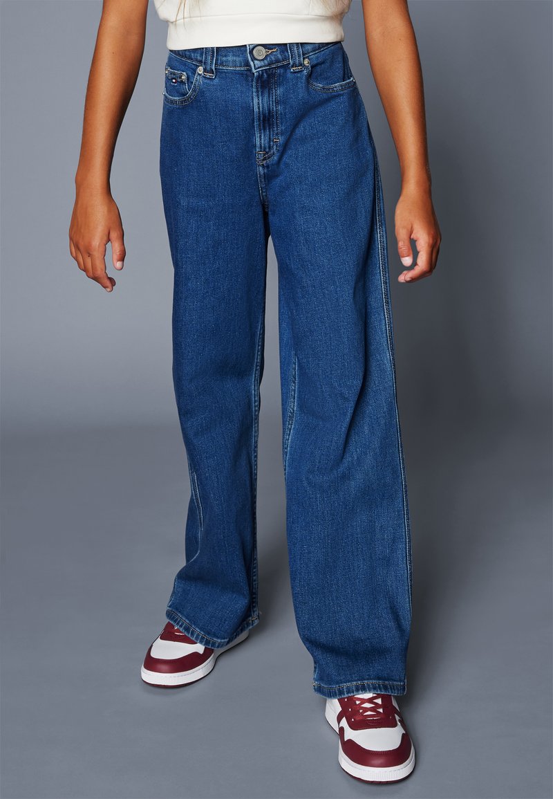 Tommy Hilfiger MABEL - Flared Jeans - mid blue clean/dark-blue denim ...