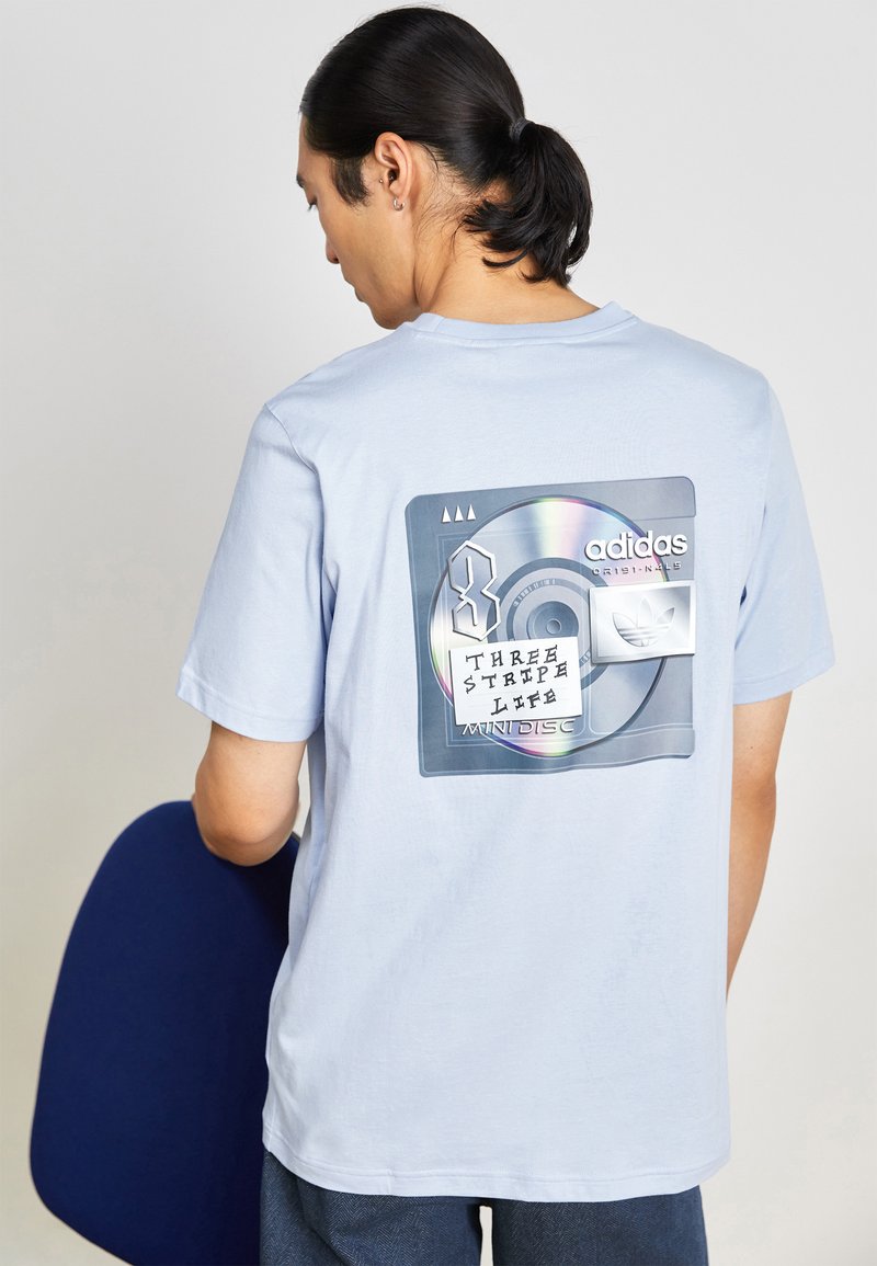 adidas Originals BACK TEE - Print T-shirt - blue dawn/blue - Zalando.co.uk