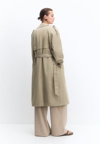 PULL&BEAR BASIC - Trenchcoat - beige - Zalando.be