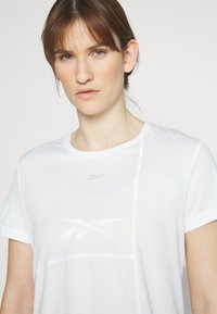 Reebok RUNNING TEE - Sport T-Shirt - white/weiß - Zalando.de