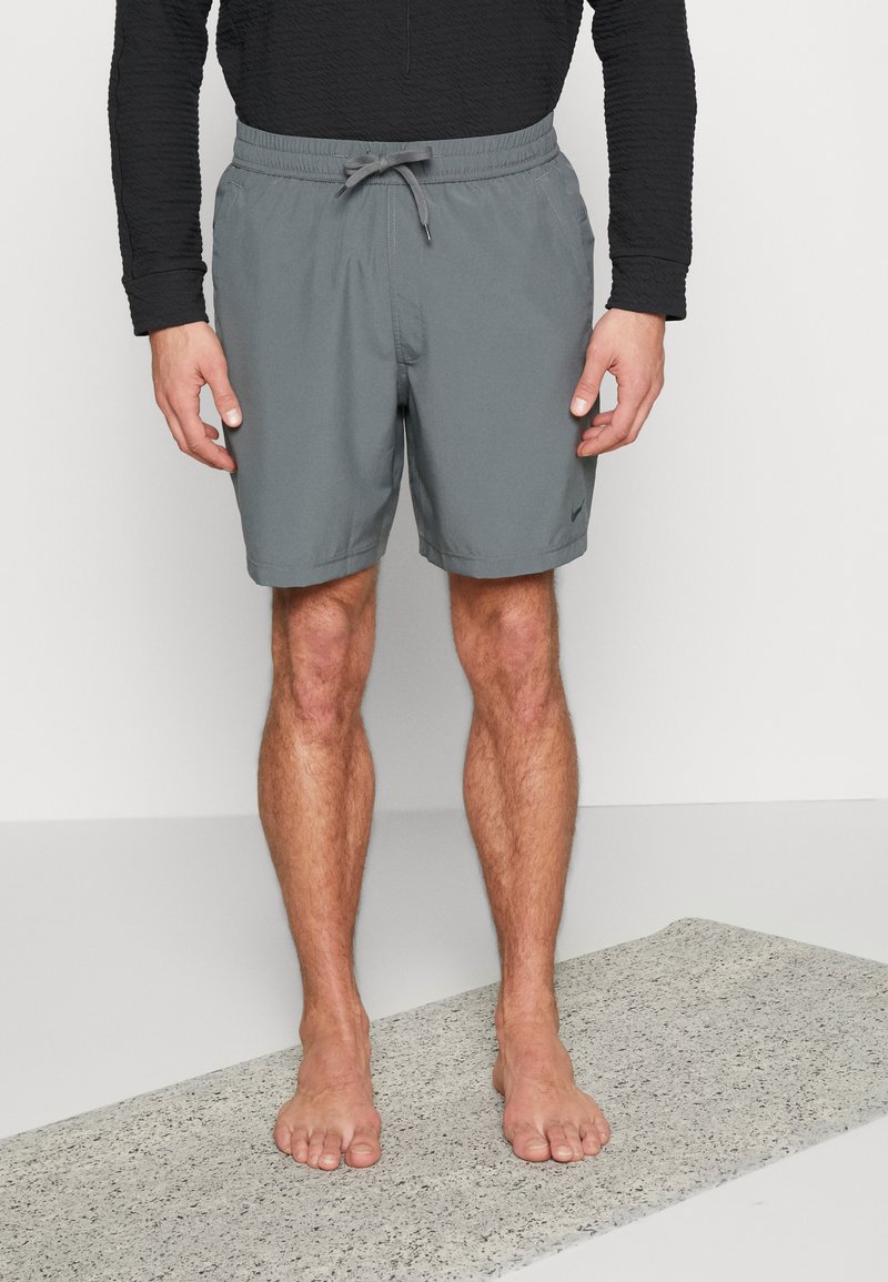Nike Performance FORM - Sportovní kraťasy - iron grey/šedá - Zalando.cz