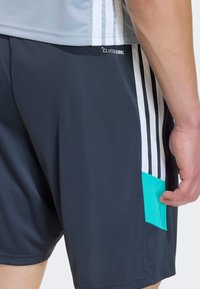 adidas Performance TIRO 26 ESSENTIALS SHORTS - Kurze Sporthose - night ...