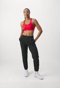 Shock Absorber ULTIMATE RUN BRA - Sport-bh met high support - red/rood ...