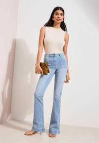 Friends Like These HIGH WAIST POCKET - Flared Jeans - bleach wash ...