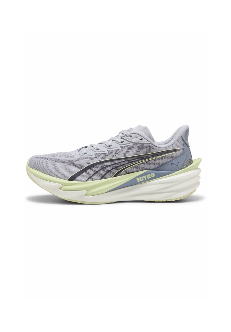 Puma DEVIATE NITRO 4 WNS - Løbesko til landevejen - vibrant silver ...