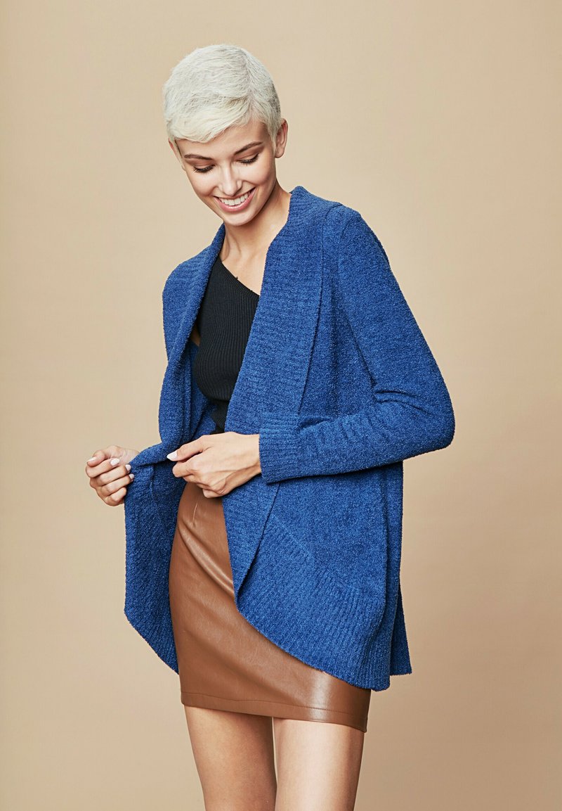 touch me. CARO - Cardigan - bright blue/royal blue - Zalando.co.uk