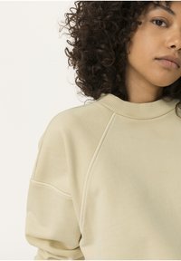 hessnatur MINERALGEF RBT - Sweatshirt - sand/beige - Zalando.de