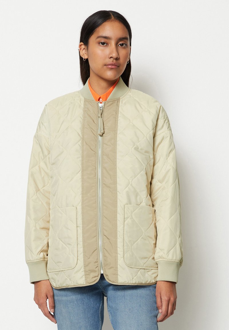 Marc O'Polo DENIM QUILTED ZIPPER PATCH POCKETS COLLAR - Kurzmantel ...