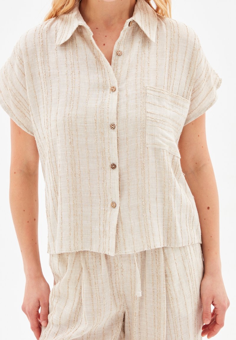 adL Button-down blouse - beige - (Pre-owned) - Zalando.ie
