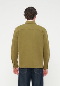 Jack & Jones JPRBLUDERRY WORKER OVERSHIRT - Shirt - winter moss/olive ...