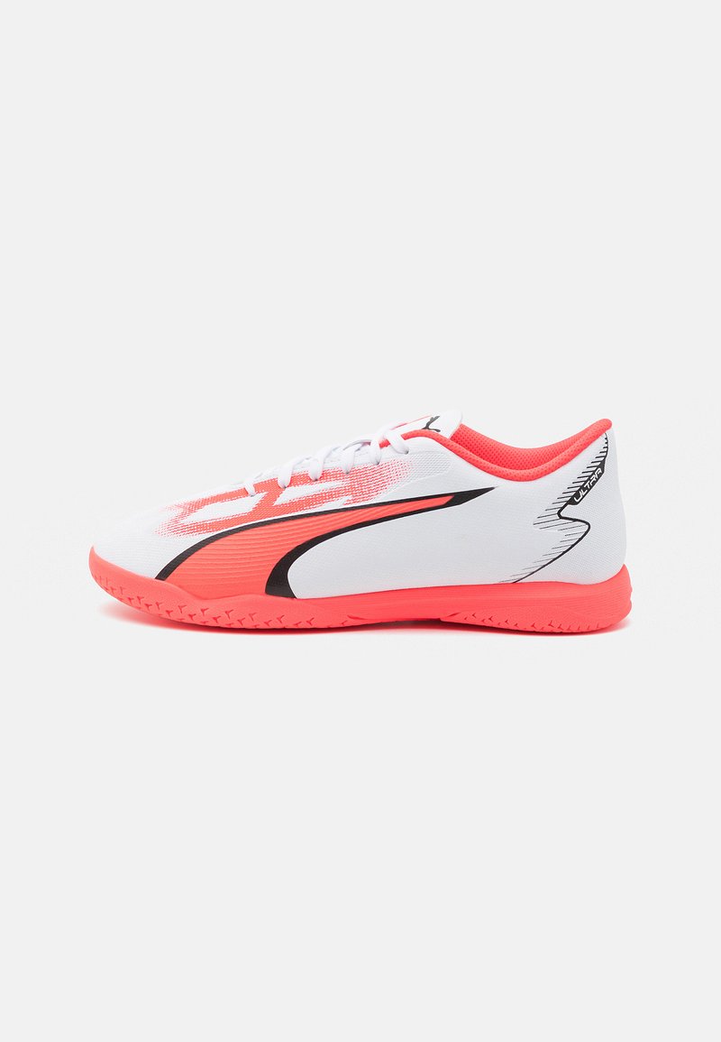 Puma ULTRA PLAY IT JR UNISEX - Fotballsko innendørs - white/black/fire ...