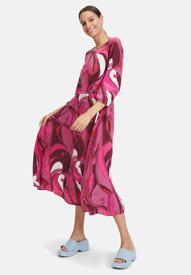 Cartoon CASUAL MIT MUSTER - Freizeitkleid - purple pink/flieder ...