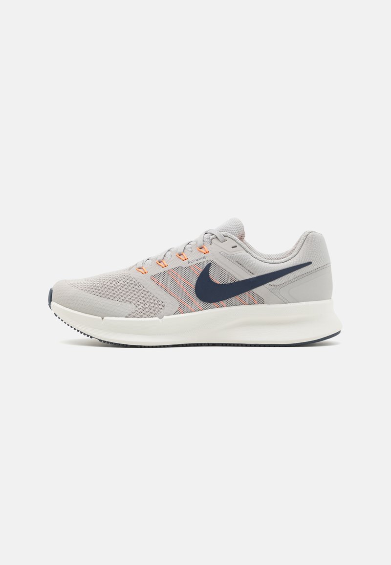 Nike Performance RUN SWIFT 3 - Stabiliteit hardloopschoenen - light ...