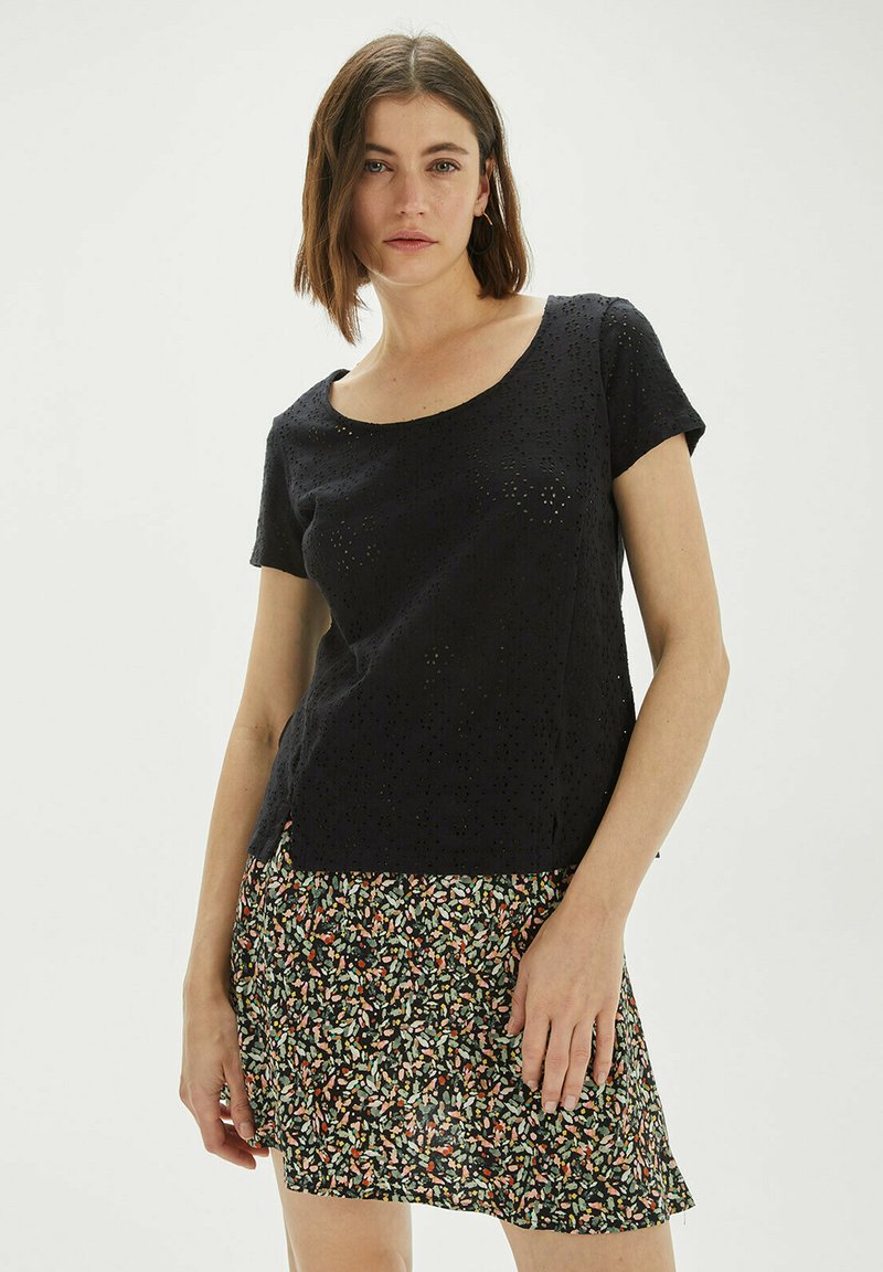 System Action WITH OPENWORK SHORT SLEEVES PUFFED SLEEVES - Bluse ...