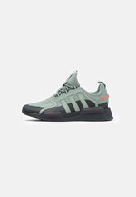 adidas Originals NMD V3 UNISEX - Zapatillas - silver green/carbon/grey ...