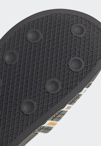 adidas Originals ADILETTE UNISEX - Tongs - core black/ftwr white/team ...
