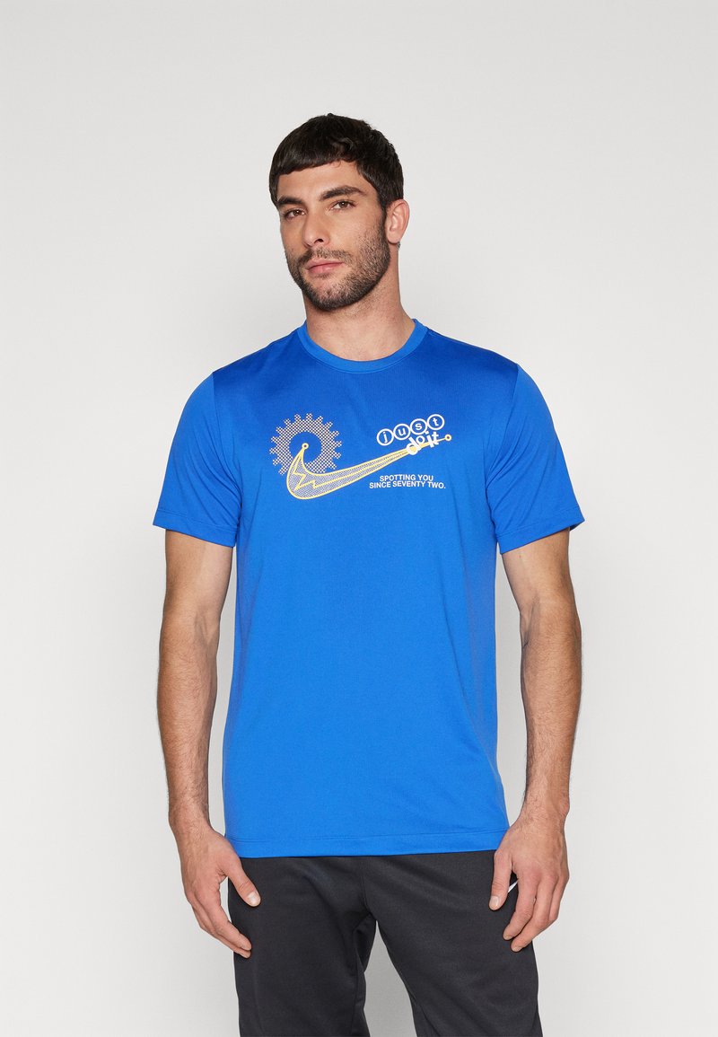 Nike Performance TEE - T-shirts med print - game royal/blå - Zalando.no