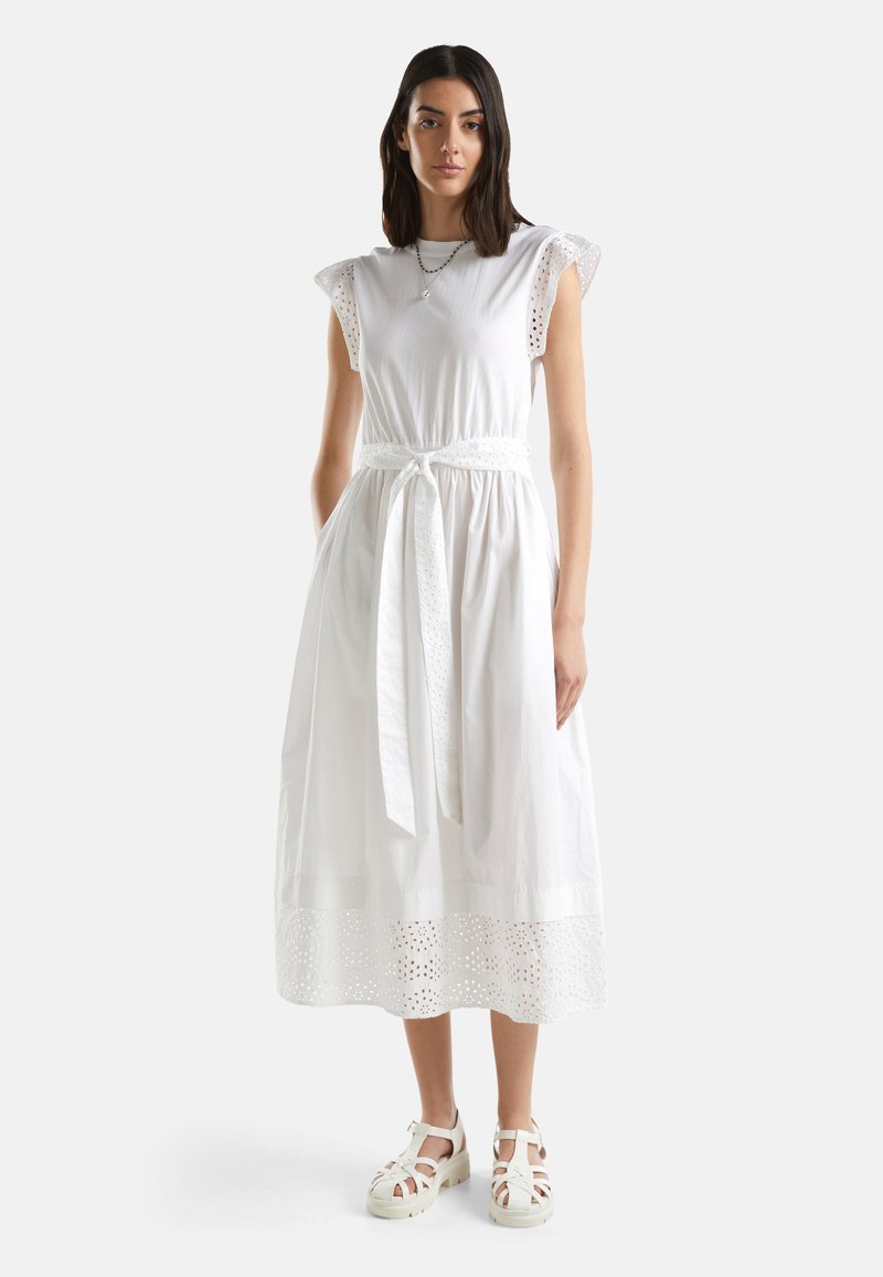 United Colors of Benetton WITH BRODERIE ANGLAISE - Robe de jour - white ...