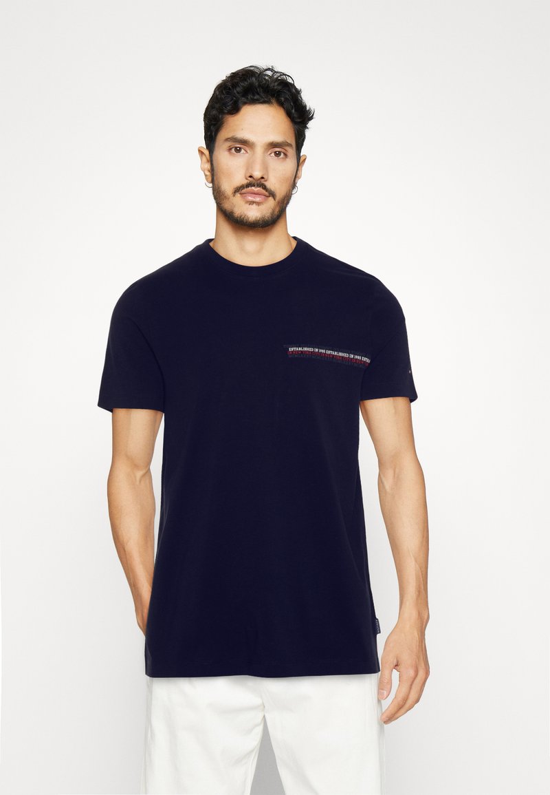 Tommy Hilfiger SMALL CHEST STRIPE MONOTYPE TEE - Basic T-shirt - desert ...