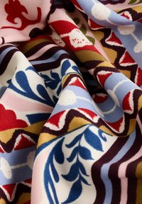 Next LONG SLEEVE V-NECK - Blus - multi tile print/ljusrosa - Zalando.se