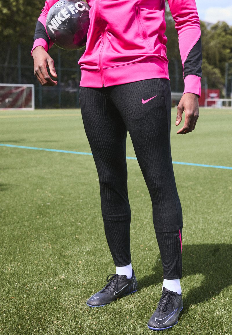Nike Performance CHELSEA NIKE DF ADV STRIKE ELITE PANTS THIRD - Klubbklær - black/pink prime ...