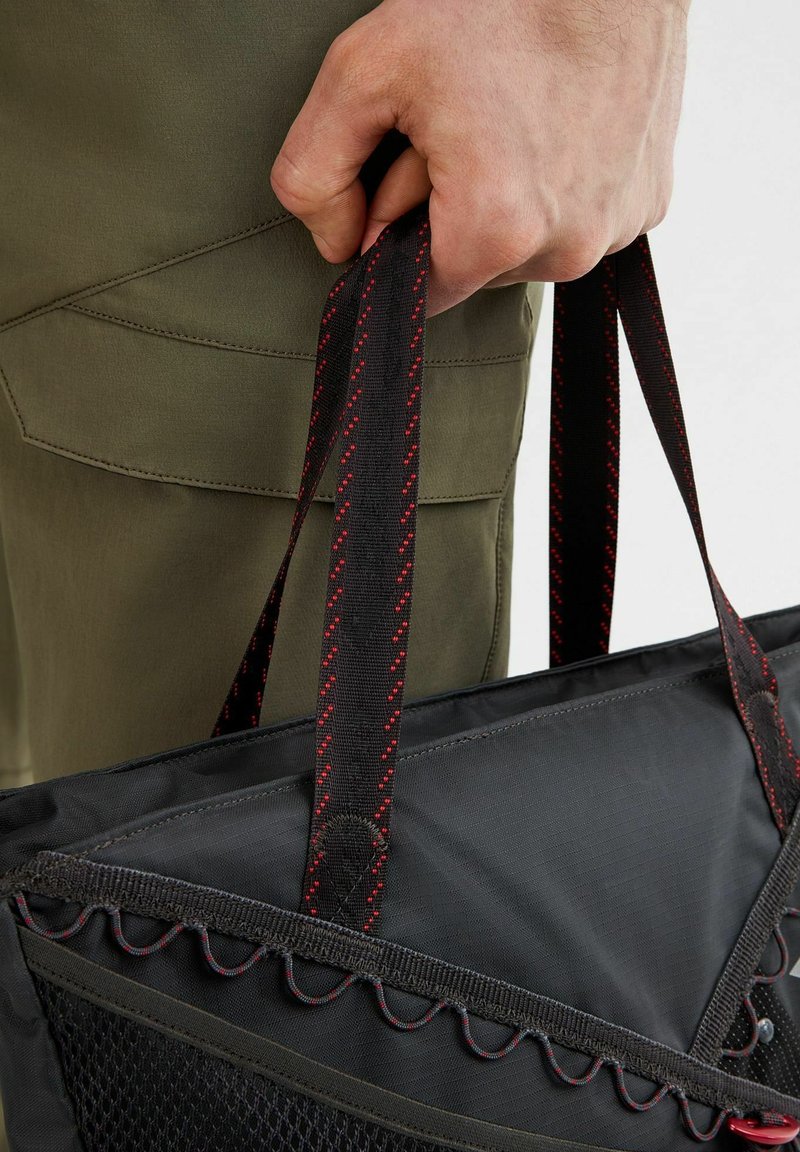 Klättermusen URUR - Tagesrucksack - raven/schwarz - Zalando.at