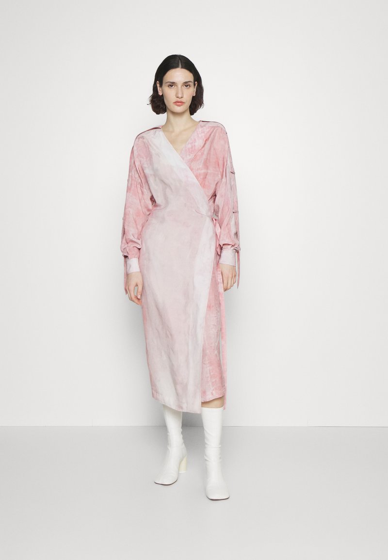 Materiel BELTED SLEEVES ROBE DRESS - Day dress - pink - Zalando