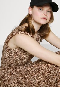 b.young Sukienka letnia - Zalando.pl