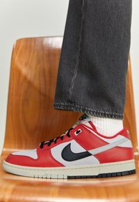 Nike Sportswear DUNK RETRO UNISEX - Sneakers - universal red/black ...