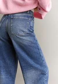 Bershka BARREL - Baggy Jeans - dark blue - Zalando.ie