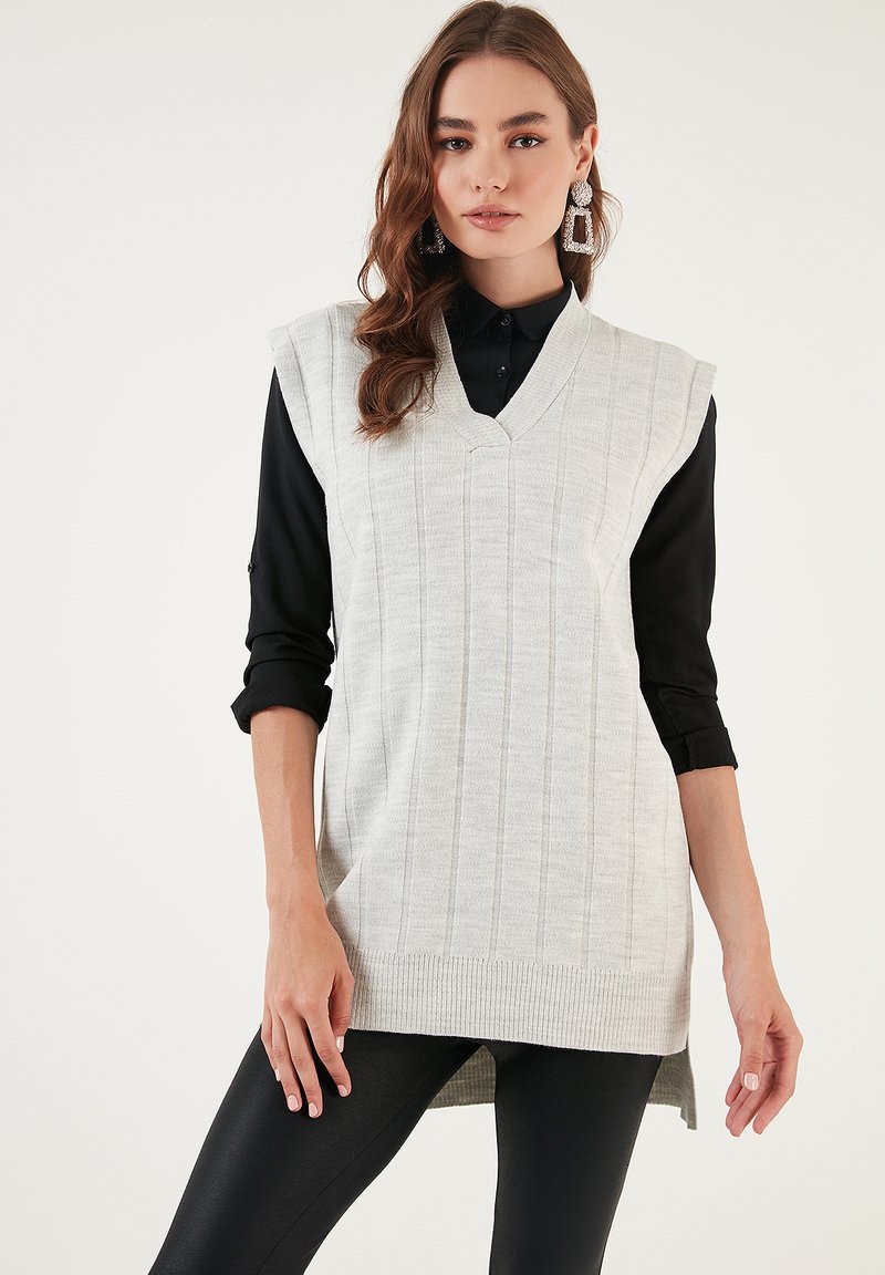 LELA REGULAR FIT - Basic T-shirt - snow grey/grey - Zalando.ie